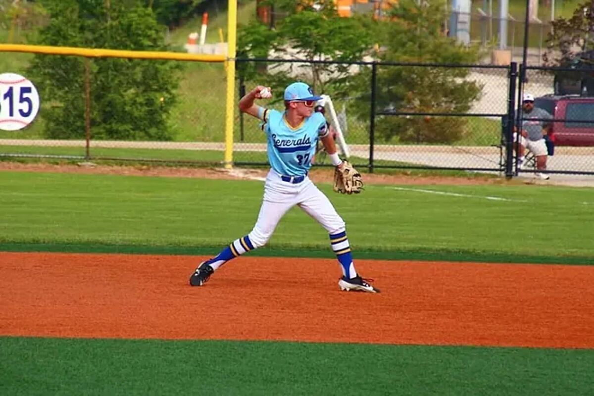 Un jugador de béisbol de la escuela secundaria de 17 años fallece ...