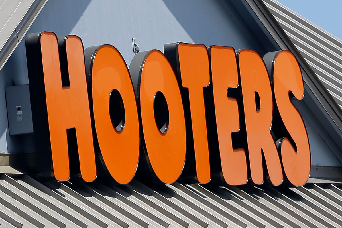 Adiós a una de las tradiciones más famosas de Hooters: la cadena ...