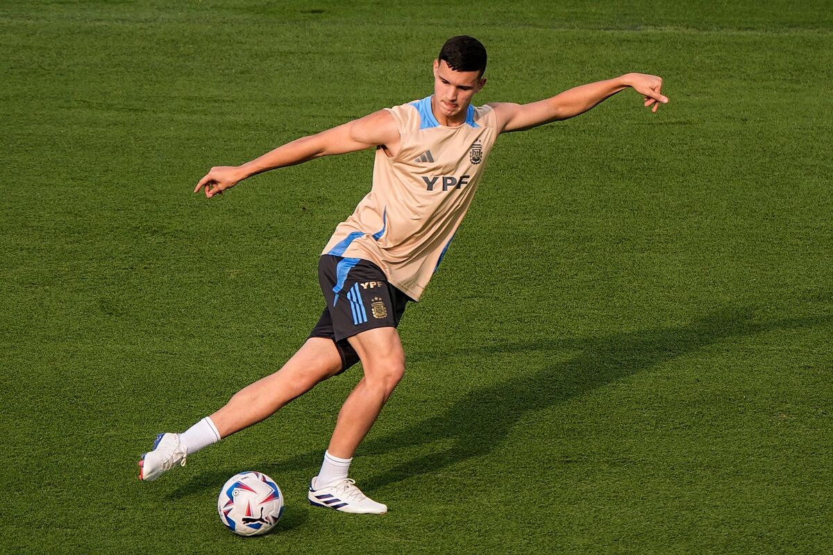 Noticias devastadoras para Messi y Argentina: Valentín Carboni queda ...