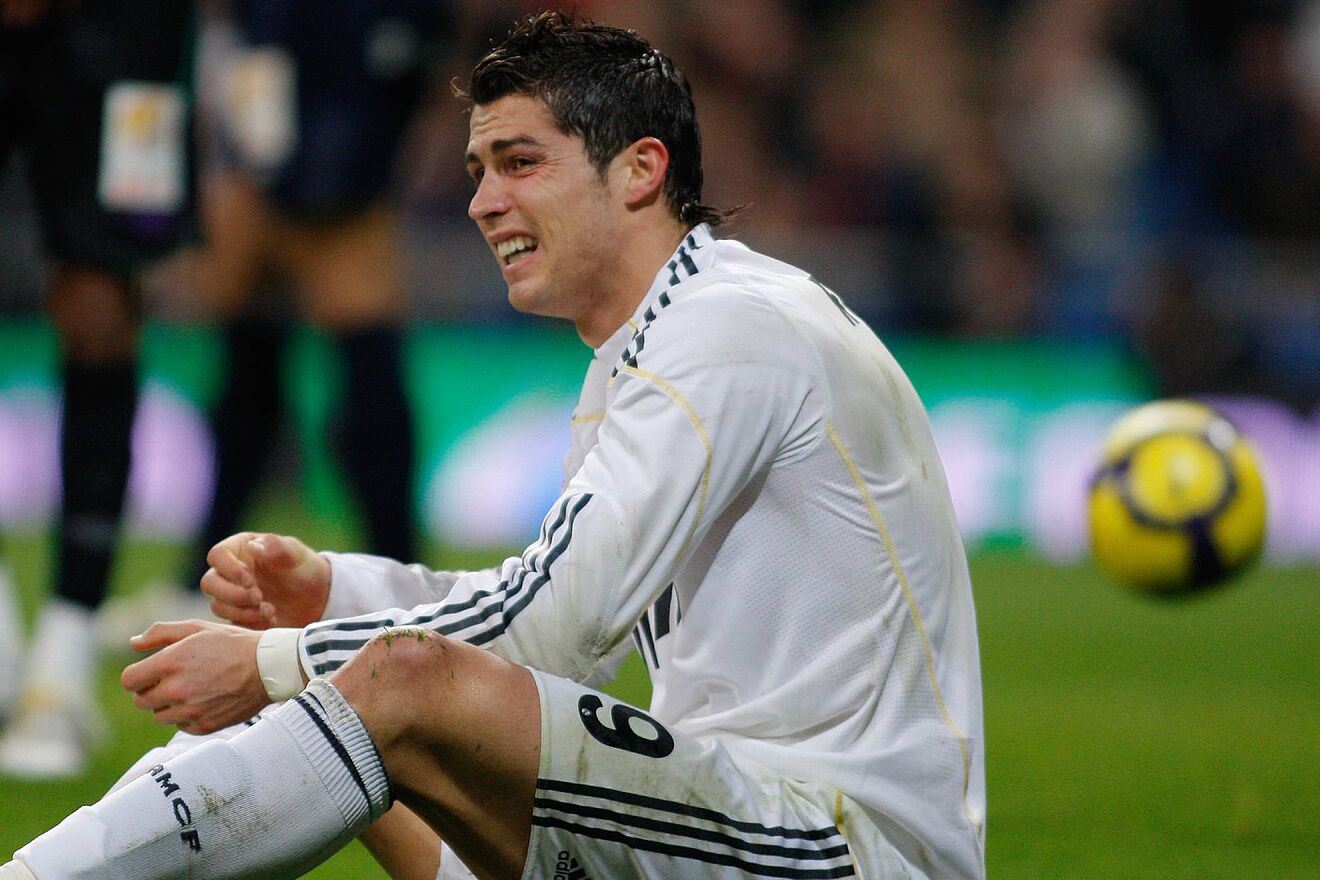 El día en que un jugador del Real Madrid casi rompe a Cristiano Ronaldo ...