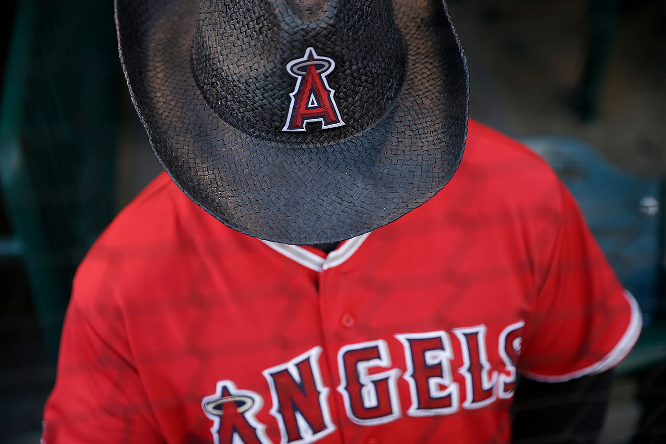 Con pasado en los Padres, mexicano vuelve a la MLB como voz de los ...