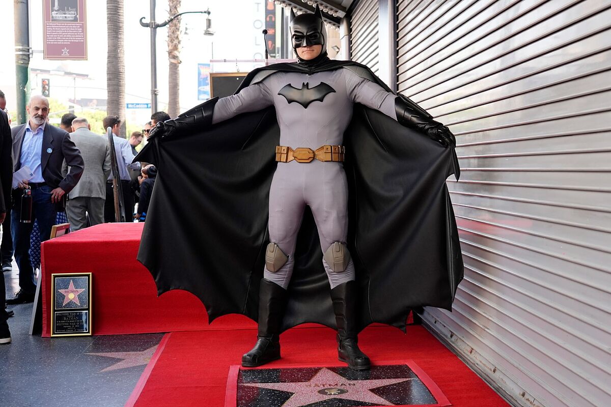 ¡Larga vida al Murciélago! Batman recibe su estrella en el Paseo de la ...
